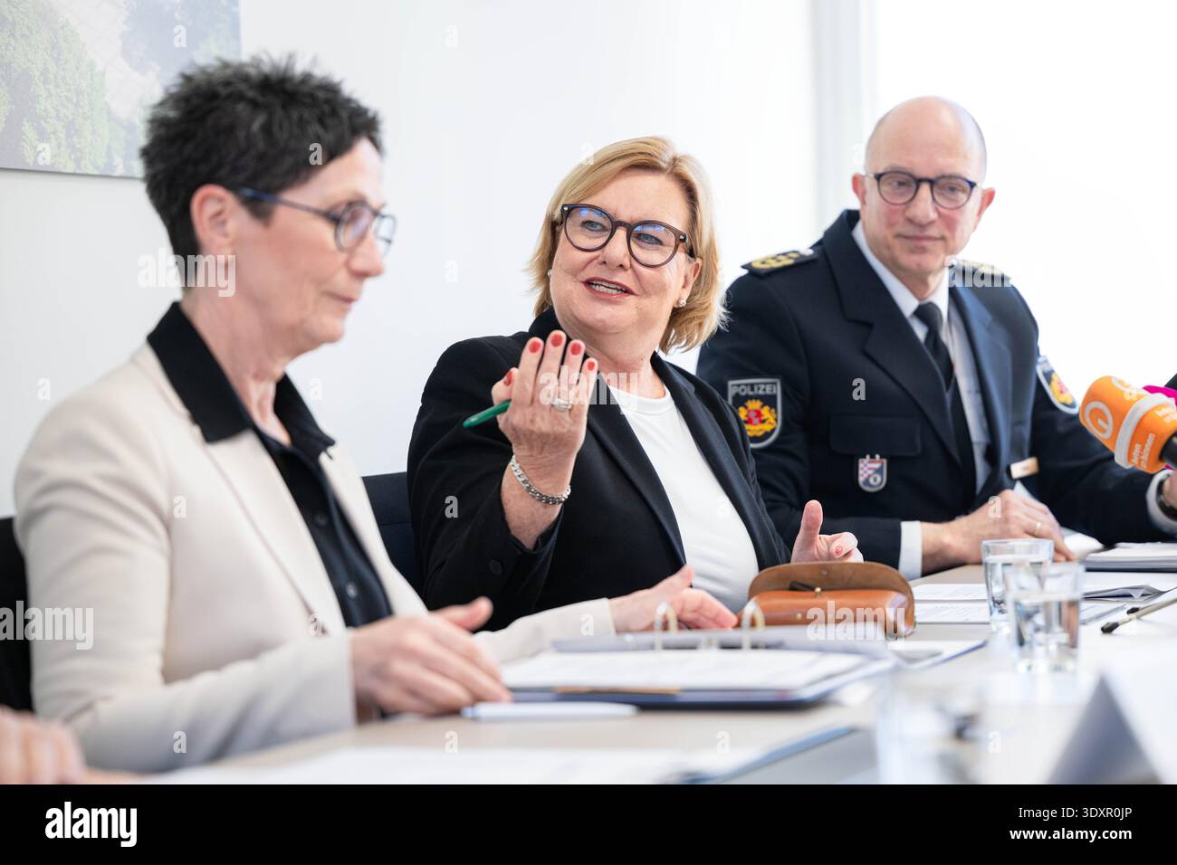Bremen, Germany. 04th Mar, 2026. Petra van Anken (l-r), Head of the ...