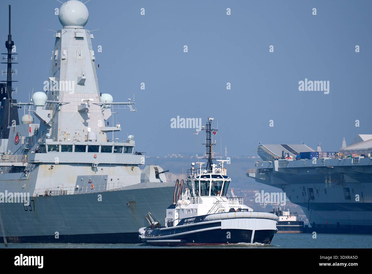 Royal Navy Type 45 destroyer HMS Duncan passes HMS Prince of Wales as ...