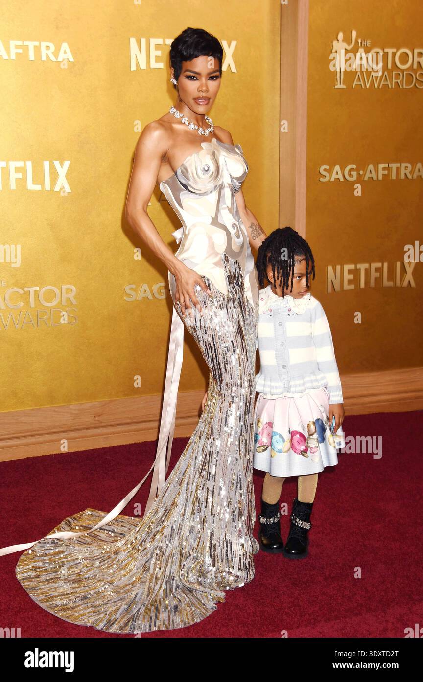 Teyana Taylor with daughter Rue Rose Shumpert at the 32nd Actor Awards ...