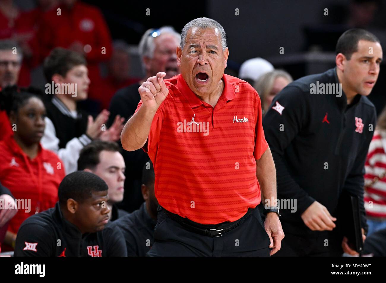 Houston head coach Kelvin Sampson reacts in the first half during an ...
