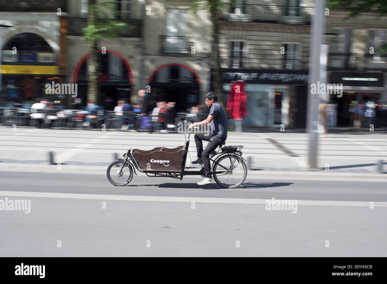 Bike delivery cargo hi-res stock photography and images - Alamy