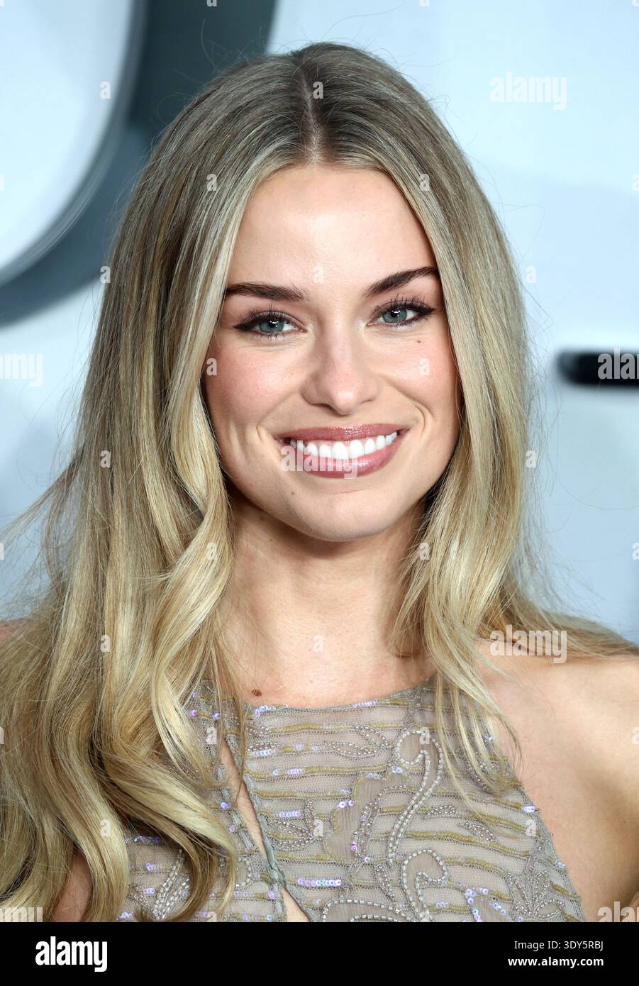 Elle chapman hi-res stock photography and images - Alamy