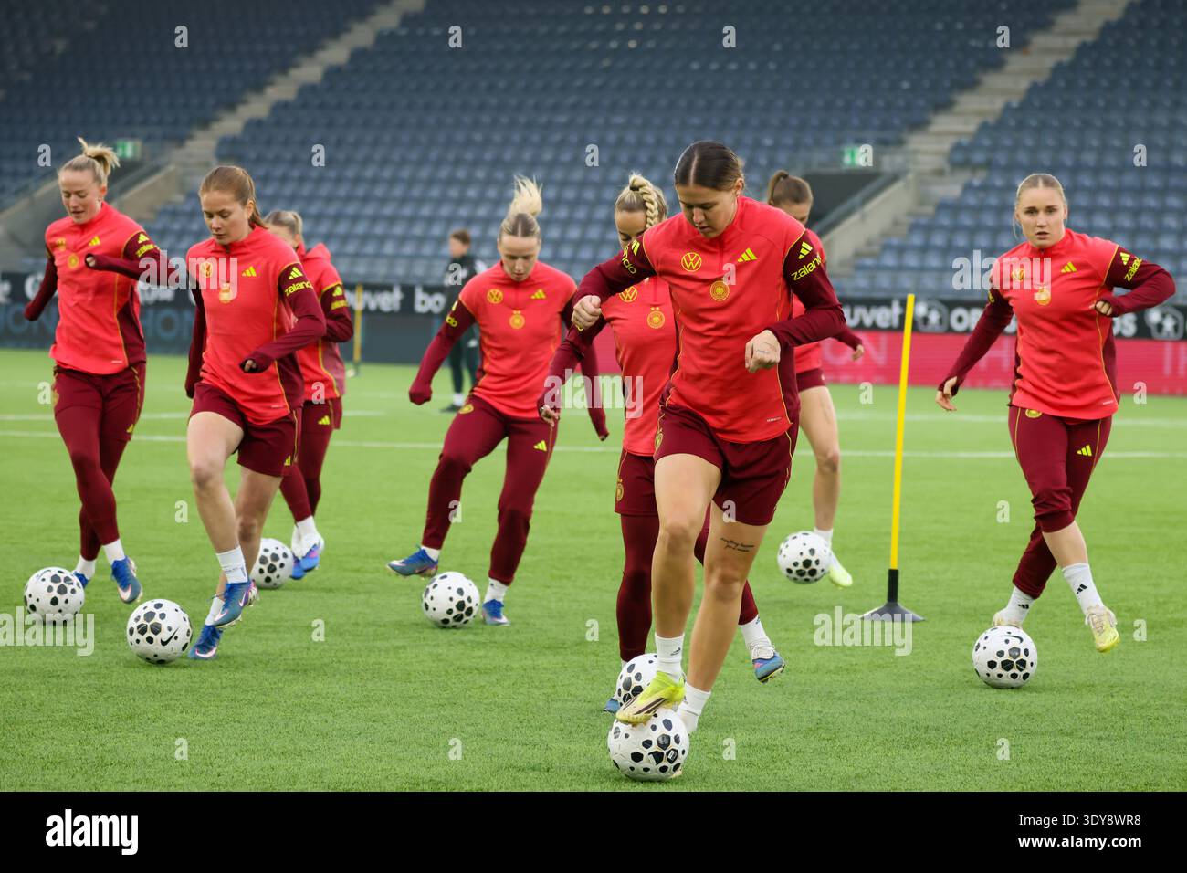 Elegantes Norwegische Fuballnationalmannschaft Der Frauen Fotos