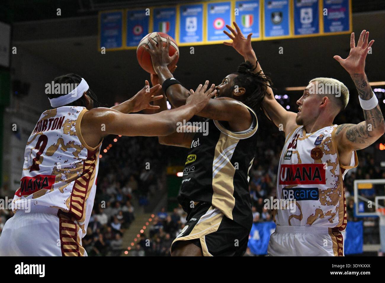 Kruize Pinkins ( Nutribullet Treviso Basket Stock Photo - Alamy