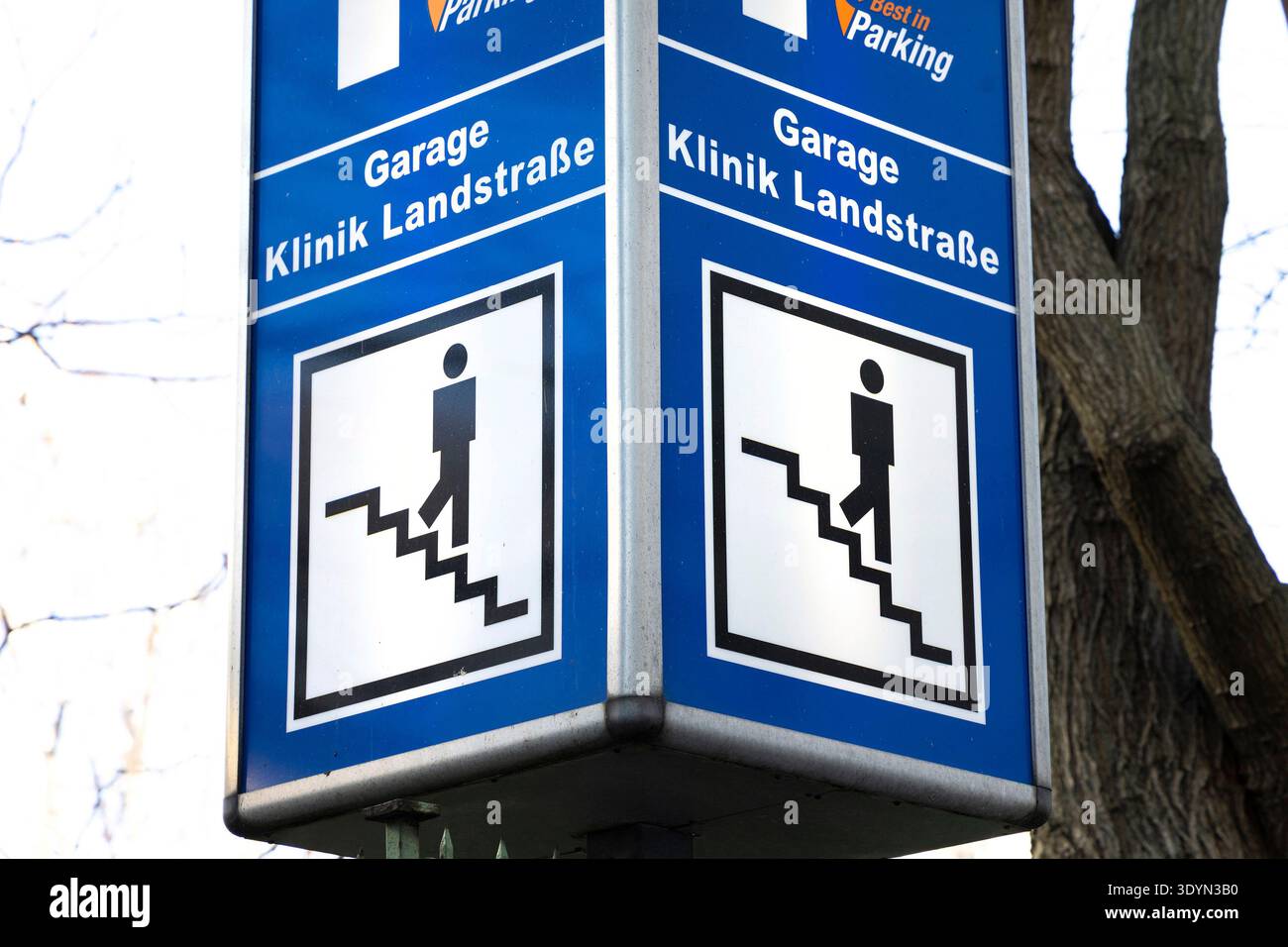 Hinweisschild Garage, Klinik Landstraße des Wiener Gesundheitsverbundes ...