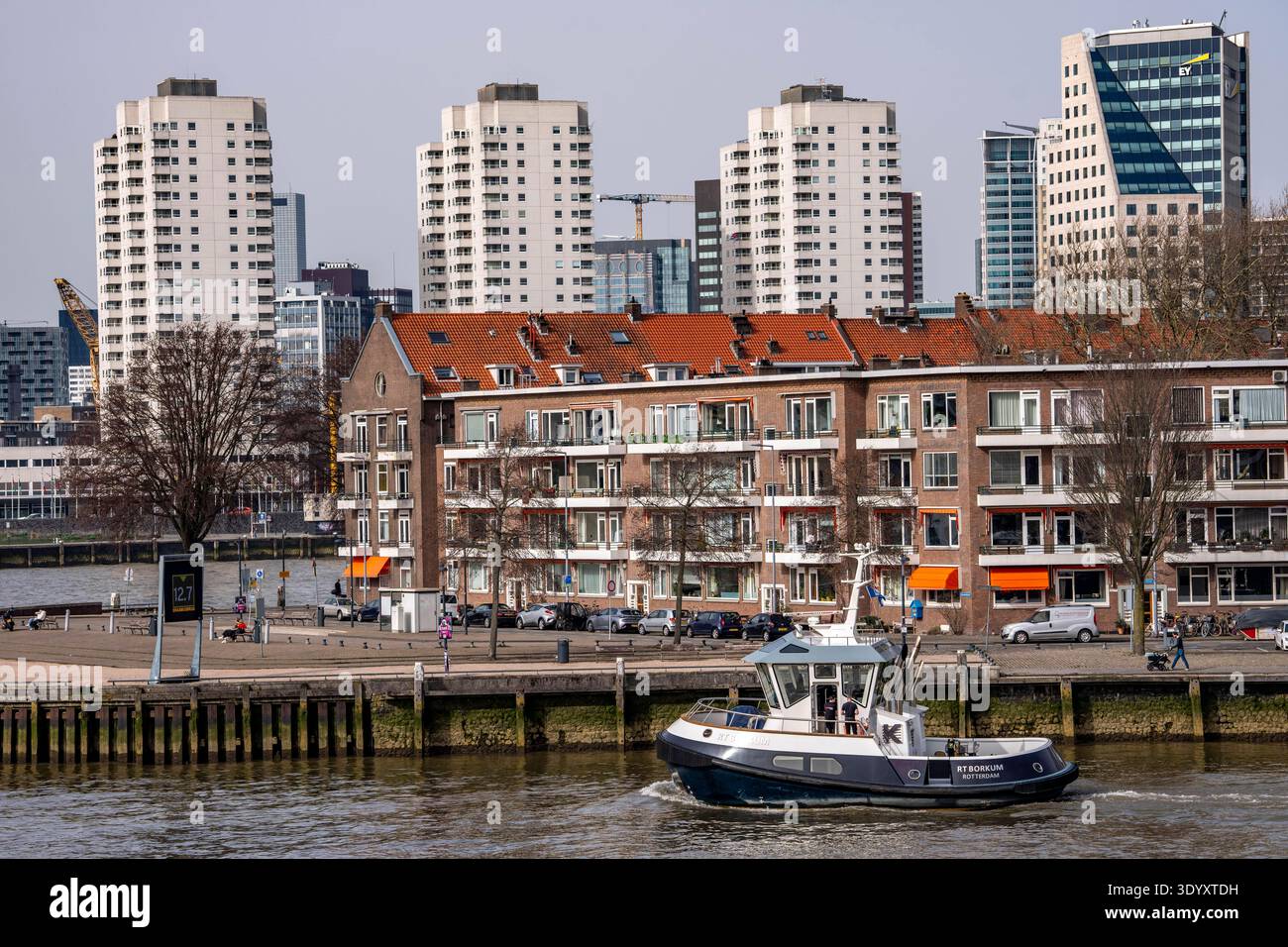 Ufer des Koningshaven, am Wilhelminaplein, gegenüber dem Noordereiland ...