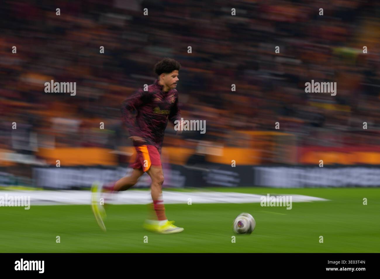 Galatasaray's Gabriel Sara warms up before a Champions League round of ...