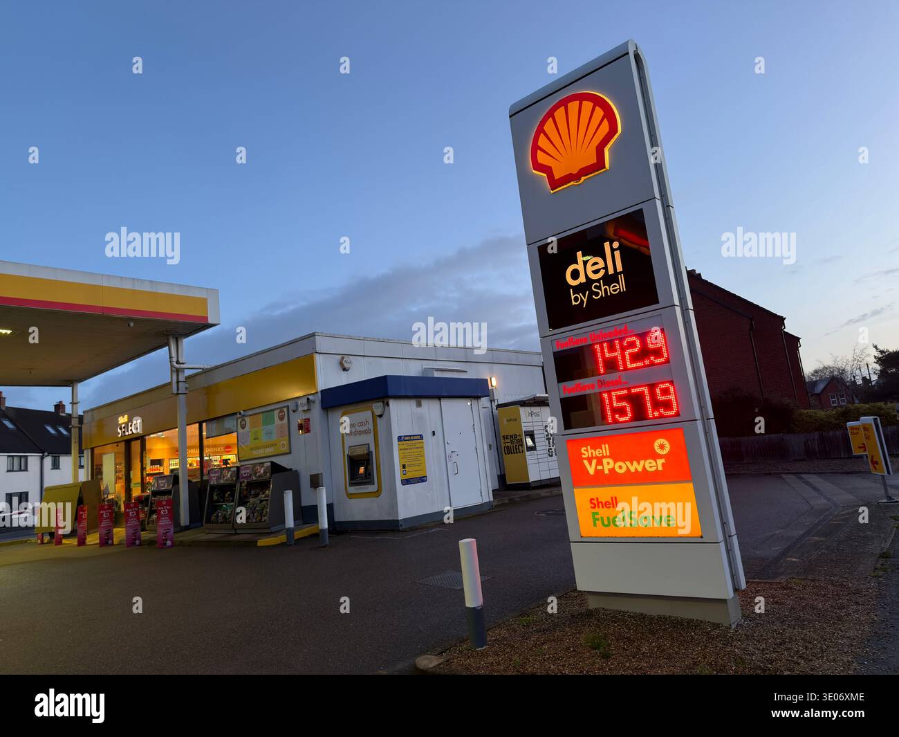 Stratford-upon-Avon, England, UK - 11th March 2026, Shell petrol ...
