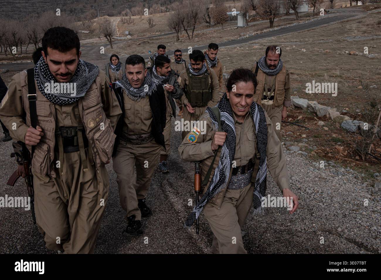 Peshmerga fighters from the "Democratic Party of Iranian Kurdistan ...