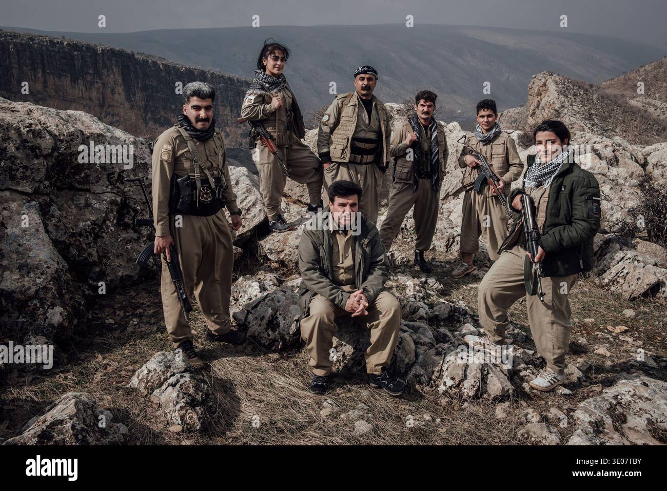 Peshmerga fighters from the "Democratic Party of Iranian Kurdistan ...