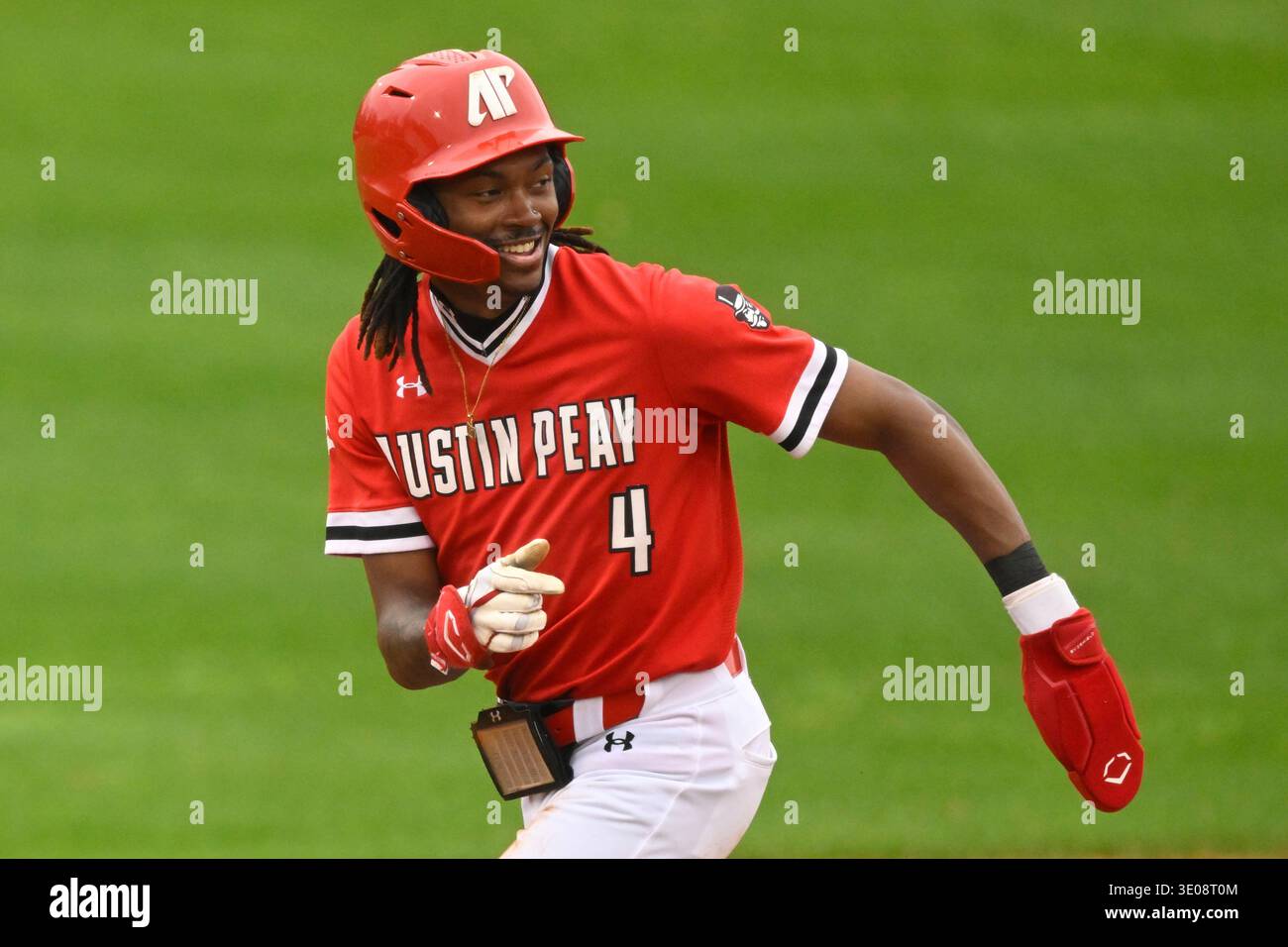 Austin Peay outfielder Zion Taylor (4) plays Ohio in an NCAA baseball ...