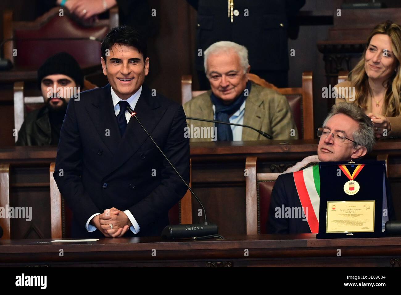 "Sala Dei Baroni" (Na) 11/03/2026 Sal Da Vinci receives the medal of ...