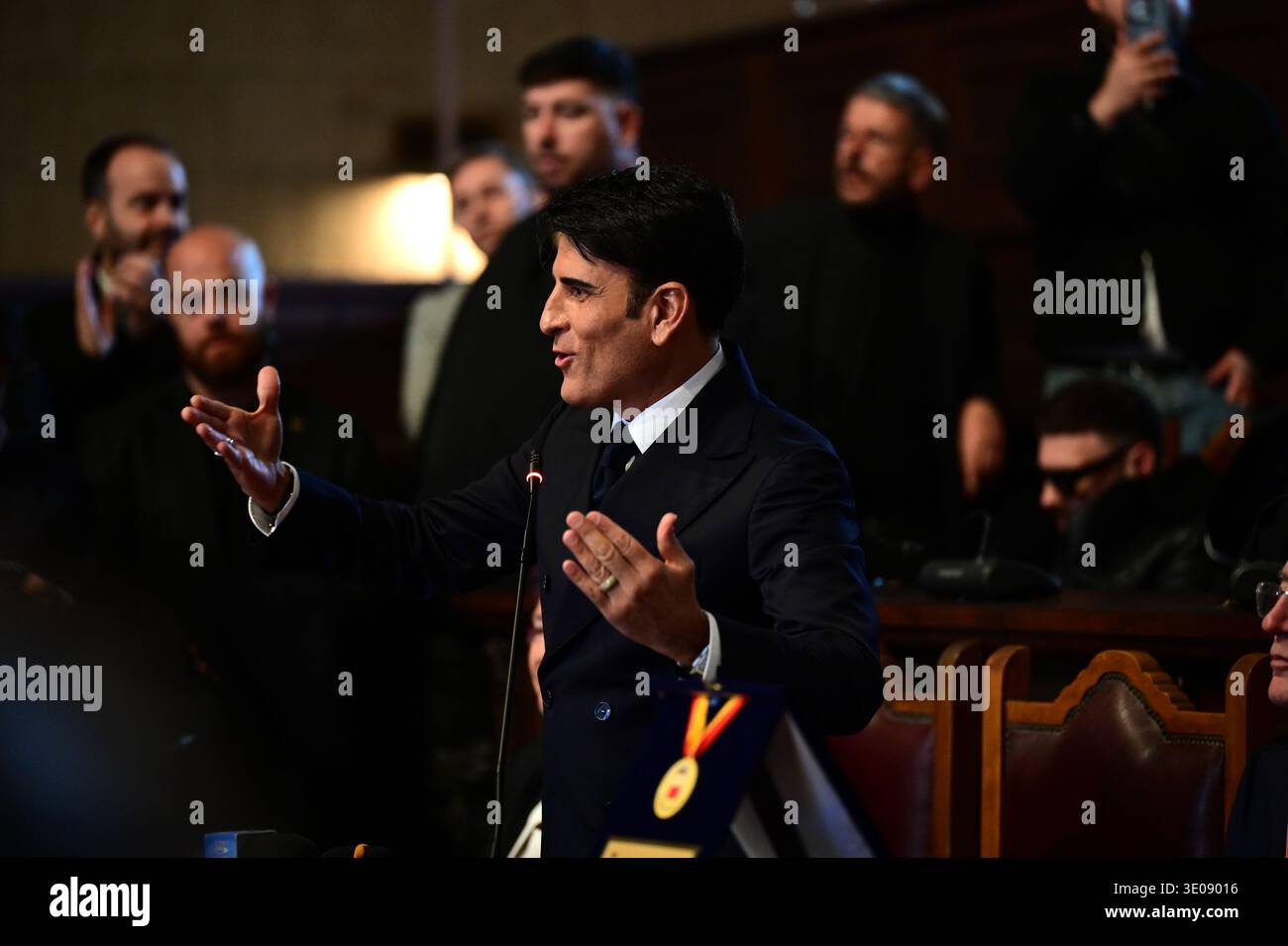 "Sala Dei Baroni" (Na) 11/03/2026 Sal Da Vinci receives the medal of ...