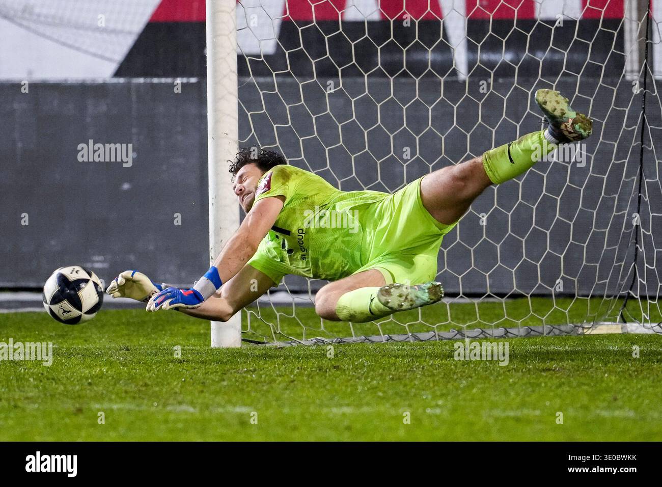 David Nreca-Bisinger (Goalkeeper, VfR Mannheim, 1), saves the penalty ...