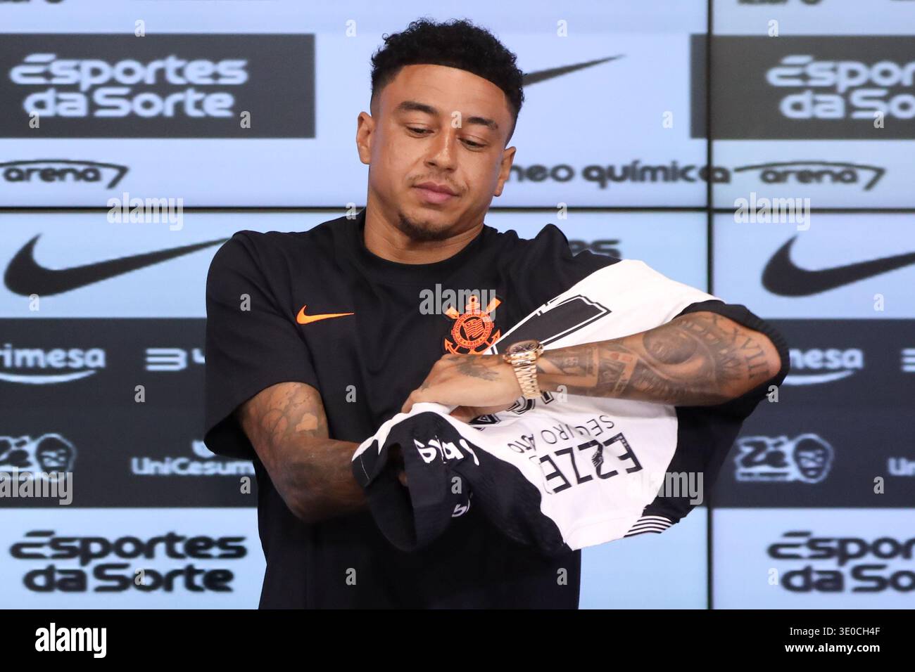 Press conference for Corinthians' new signing, English attacking ...