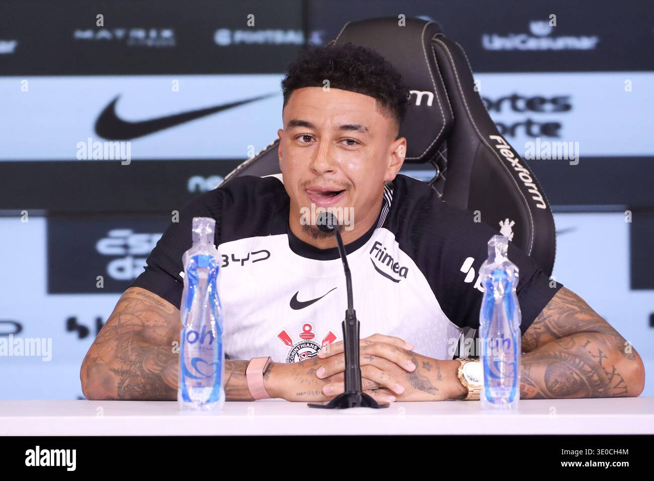 Press conference for Corinthians' new signing, English attacking ...