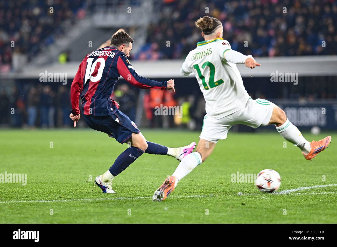 Federico Bernardeschi (Bologna Fc) shooting on goal during Bologna FC ...