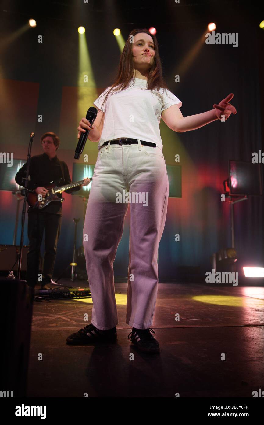 Norwegian singer songwriter sigrid born sigrid solbakk raabe hi-res ...