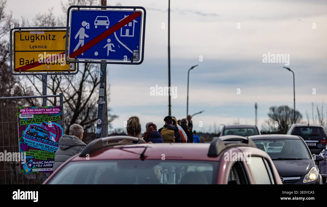 14 March 2026, Saxony, Bad Muskau: Vehicles cross the border between ...