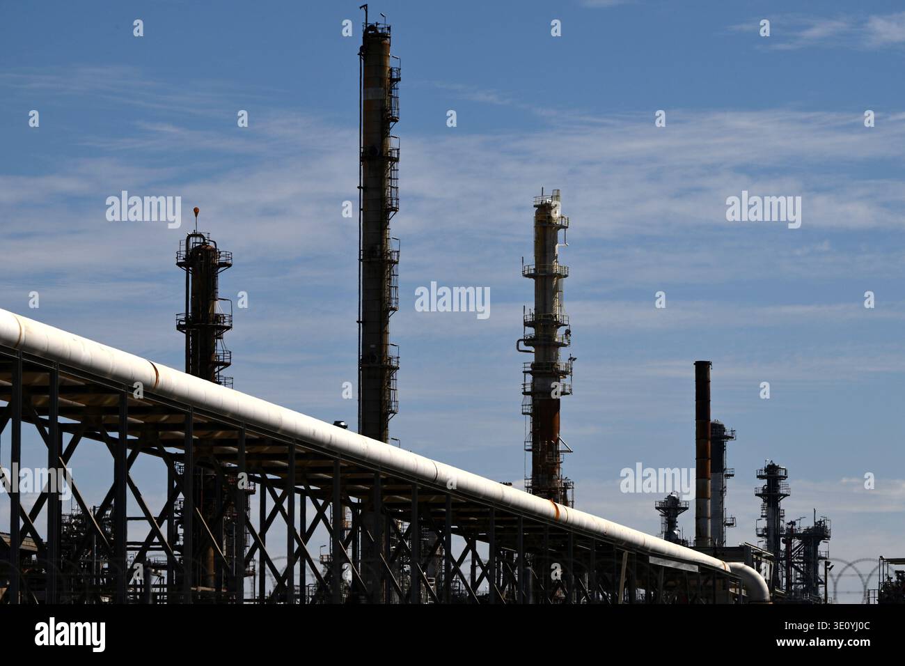 A general view of the Shell Refinery at the Geelong Oil Refinery in ...