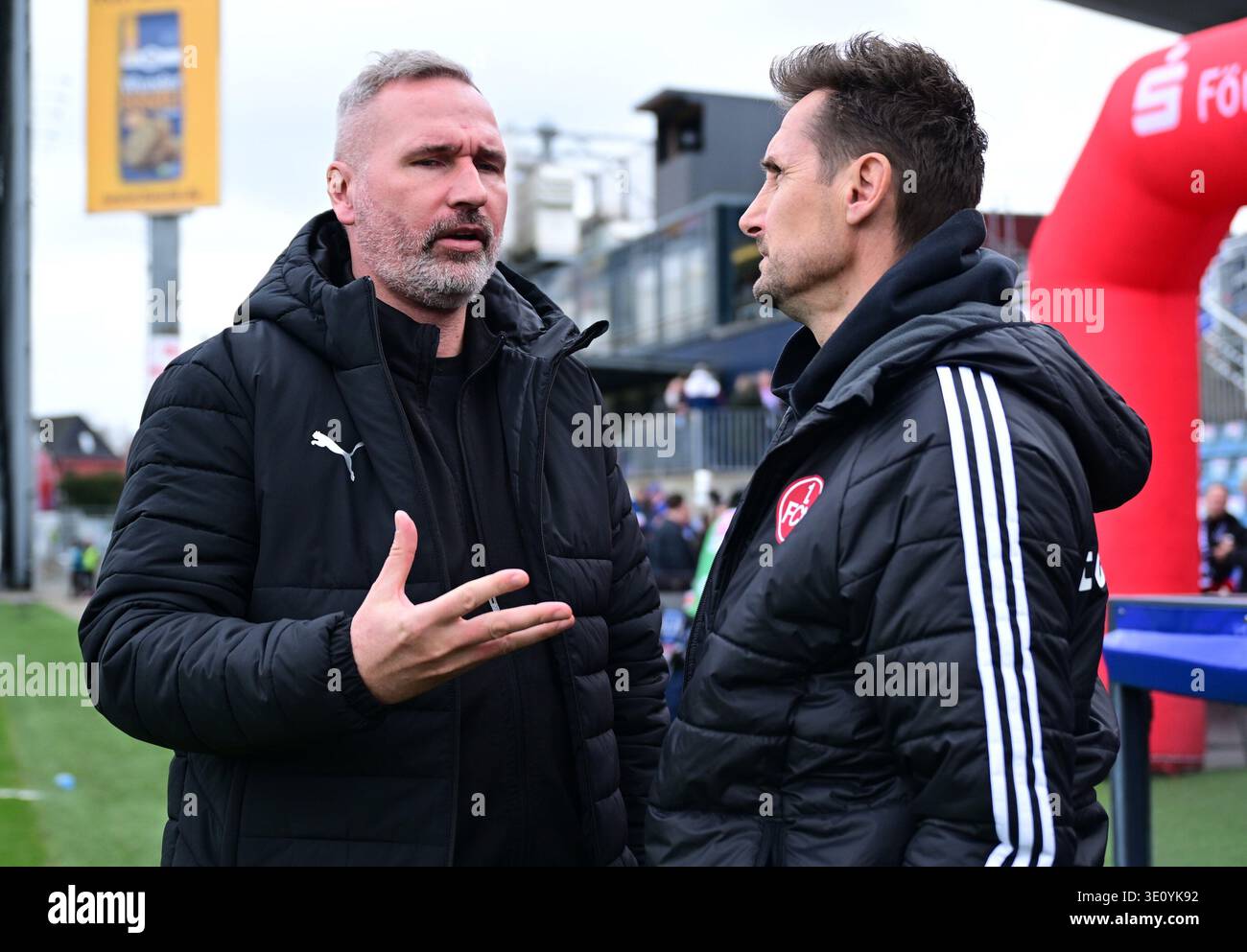 From left: Coach Tim Walter (Kiel), Coach Miroslav Klose (Nuremberg ...