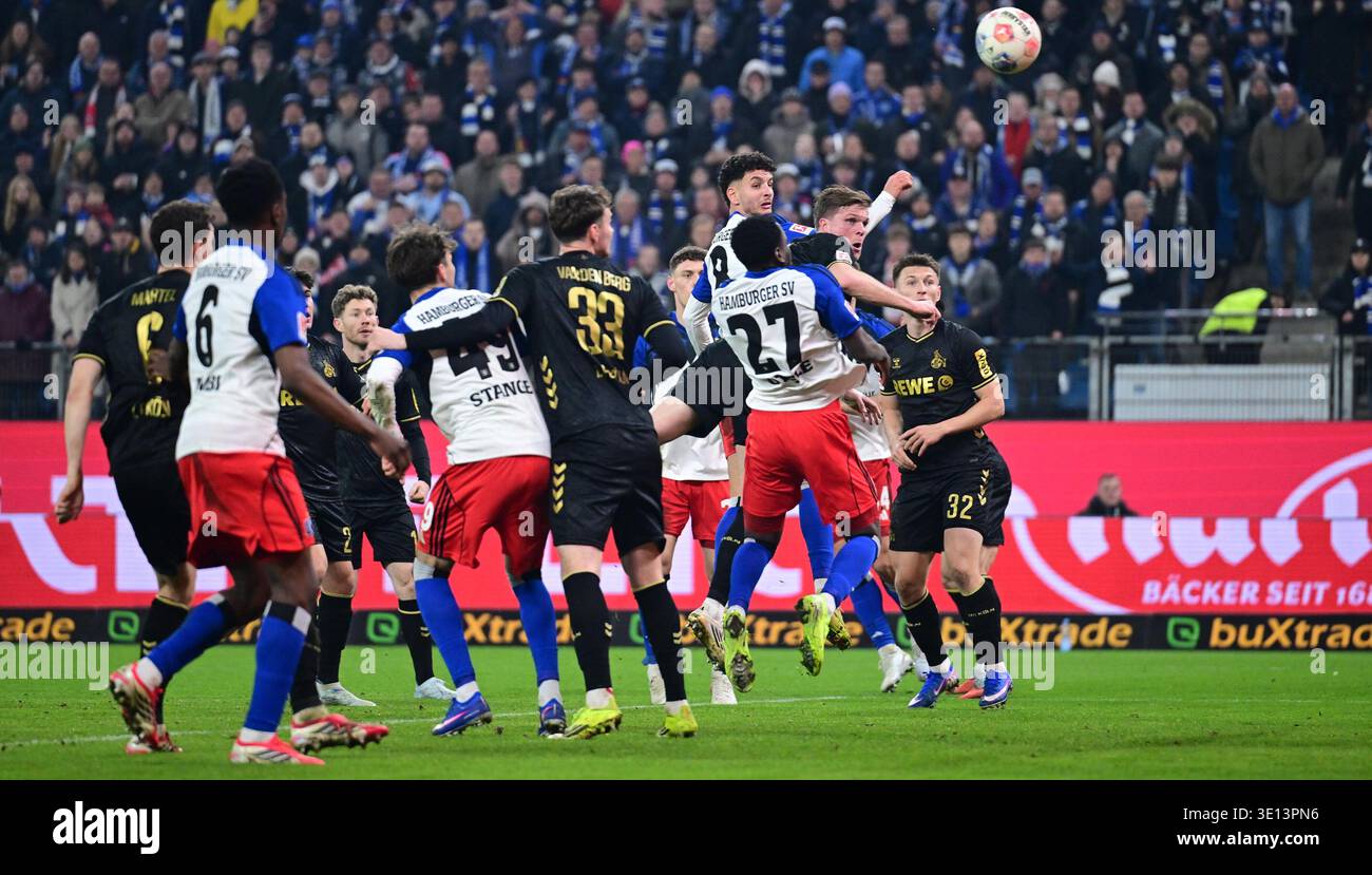 from left: Philip Otele, Daniel Elfadli (HSV Hamburg), Marius Buelter ...