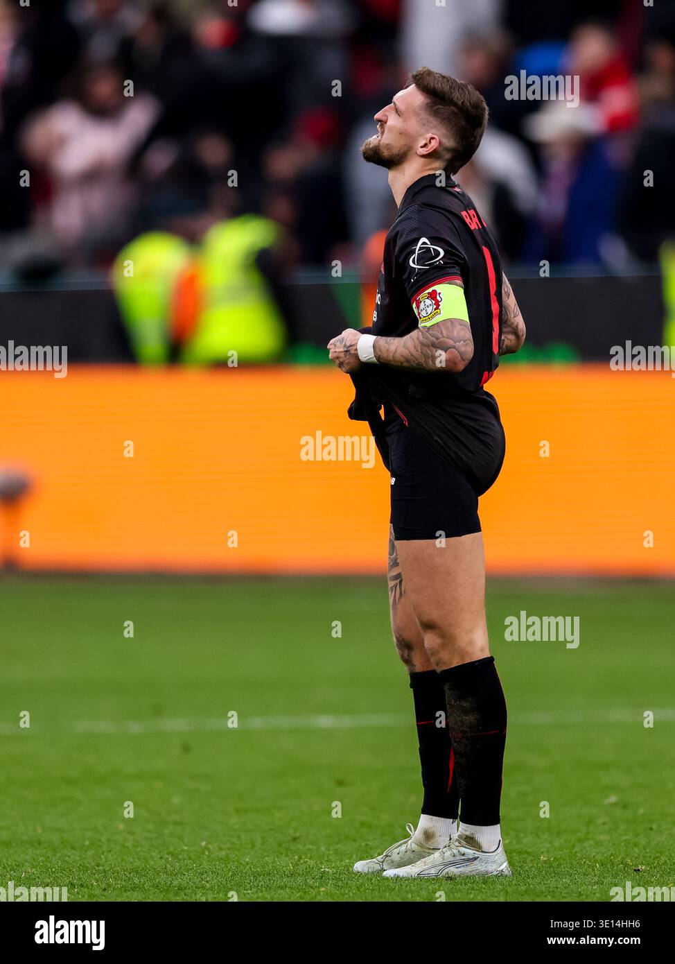 LEVERKUSEN, GERMANY - MARCH 14: Robert Andrich of Bayer 04 Leverkusen ...