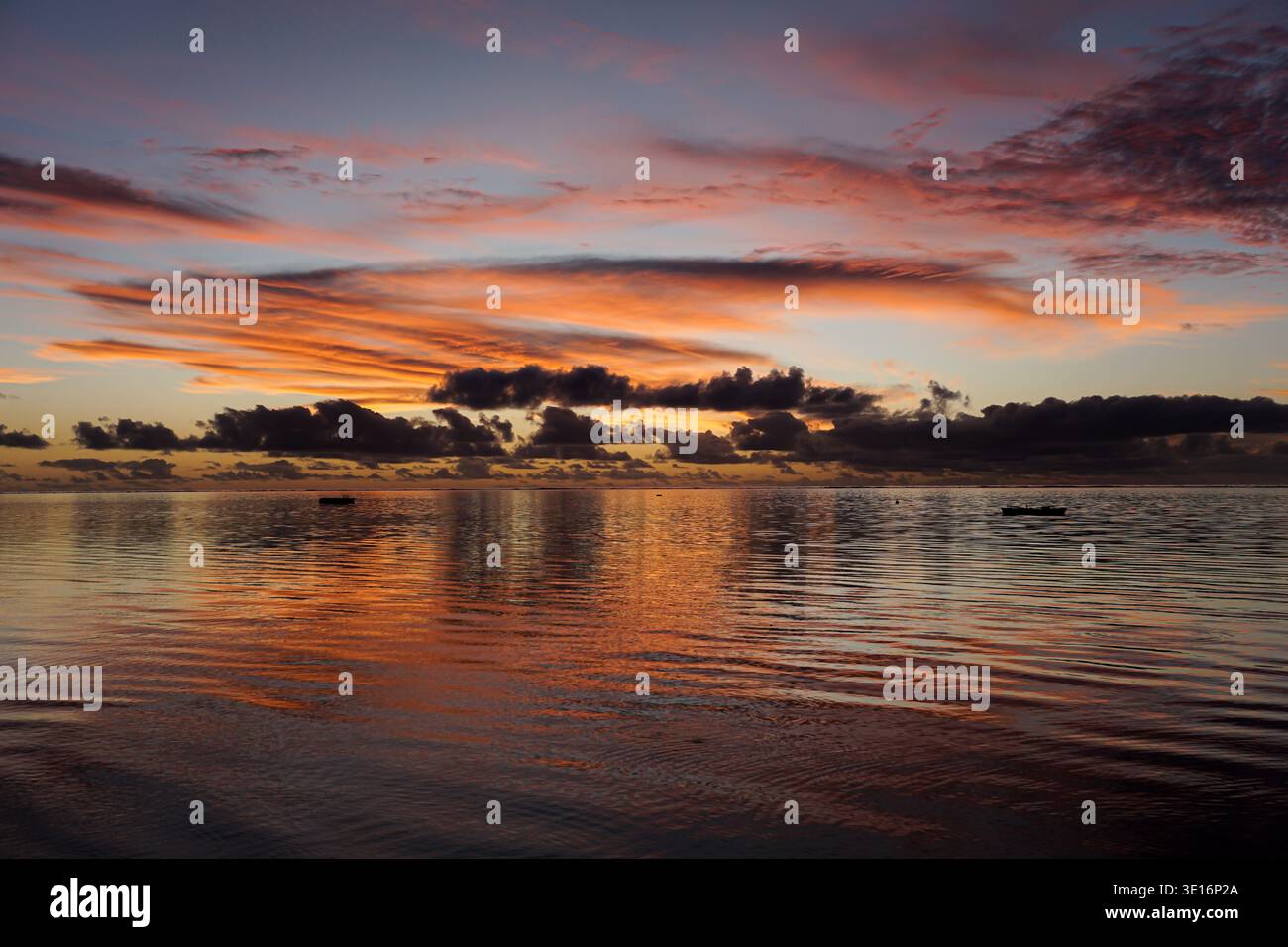 Sunset view over ocean colorful hi-res stock photography and images - Alamy