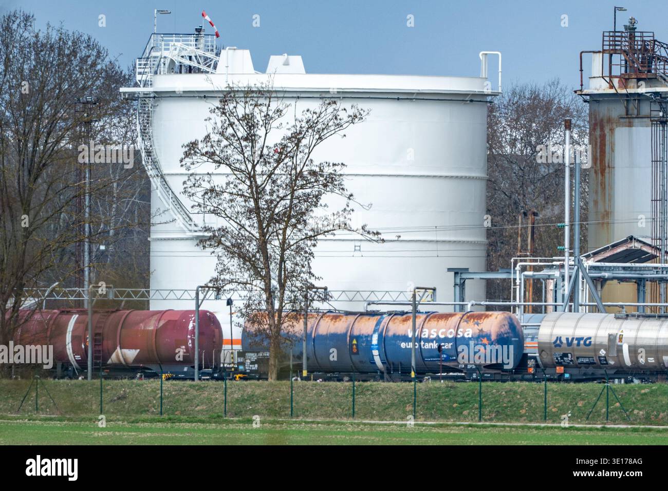 15 March 2026, Bavaria, Vohburg An Der Donau: Tanks and plants are ...