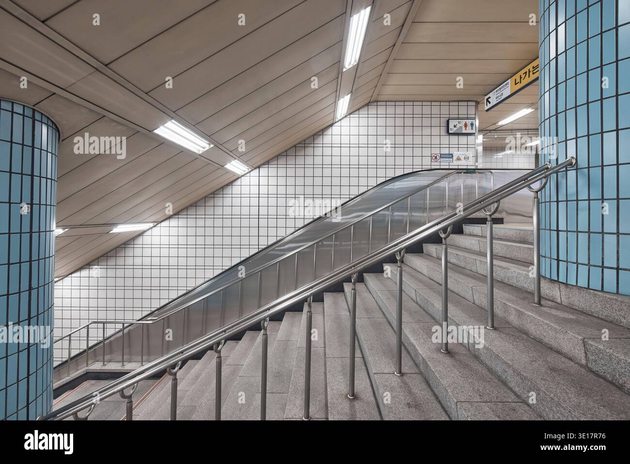 Vertical circulation design hi-res stock photography and images - Alamy