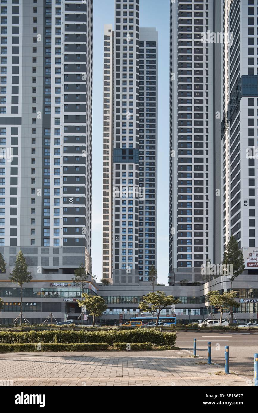 Cluster of high rise apartment towers against a pale urban sky Stock ...