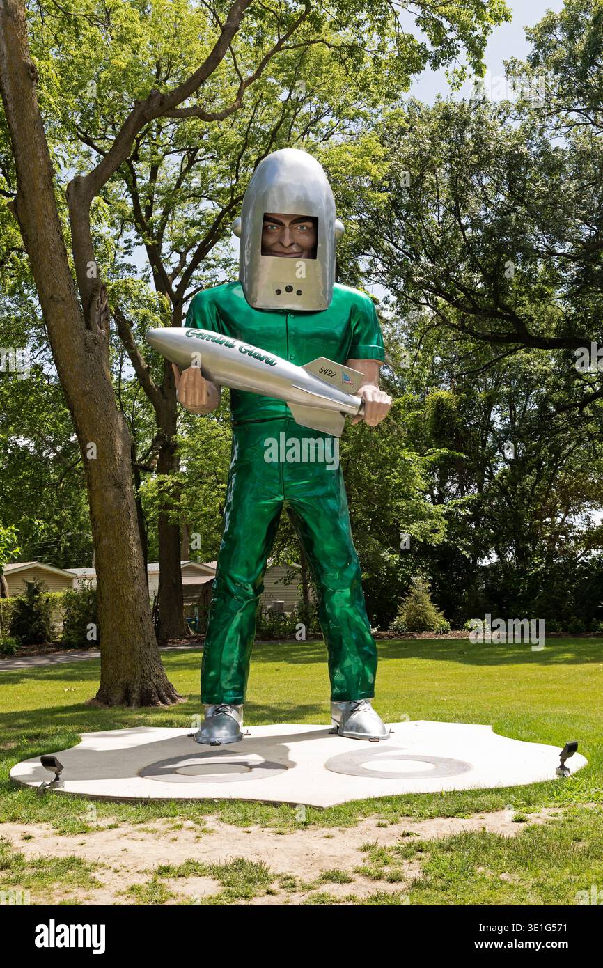 The Gemini Giant muffler man at South Island Park on Route 66 in ...