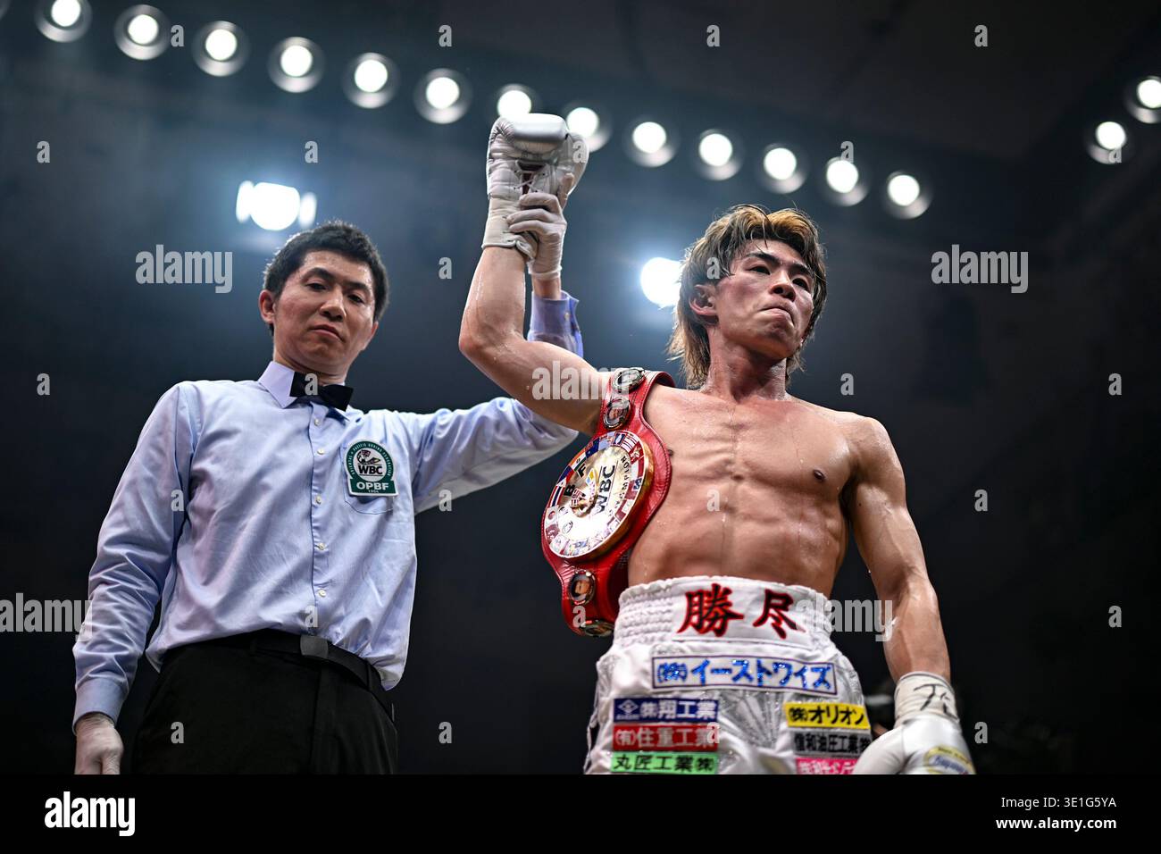 Champion Yamato Hata won the OPBF Super Featherweight title boxing bout ...