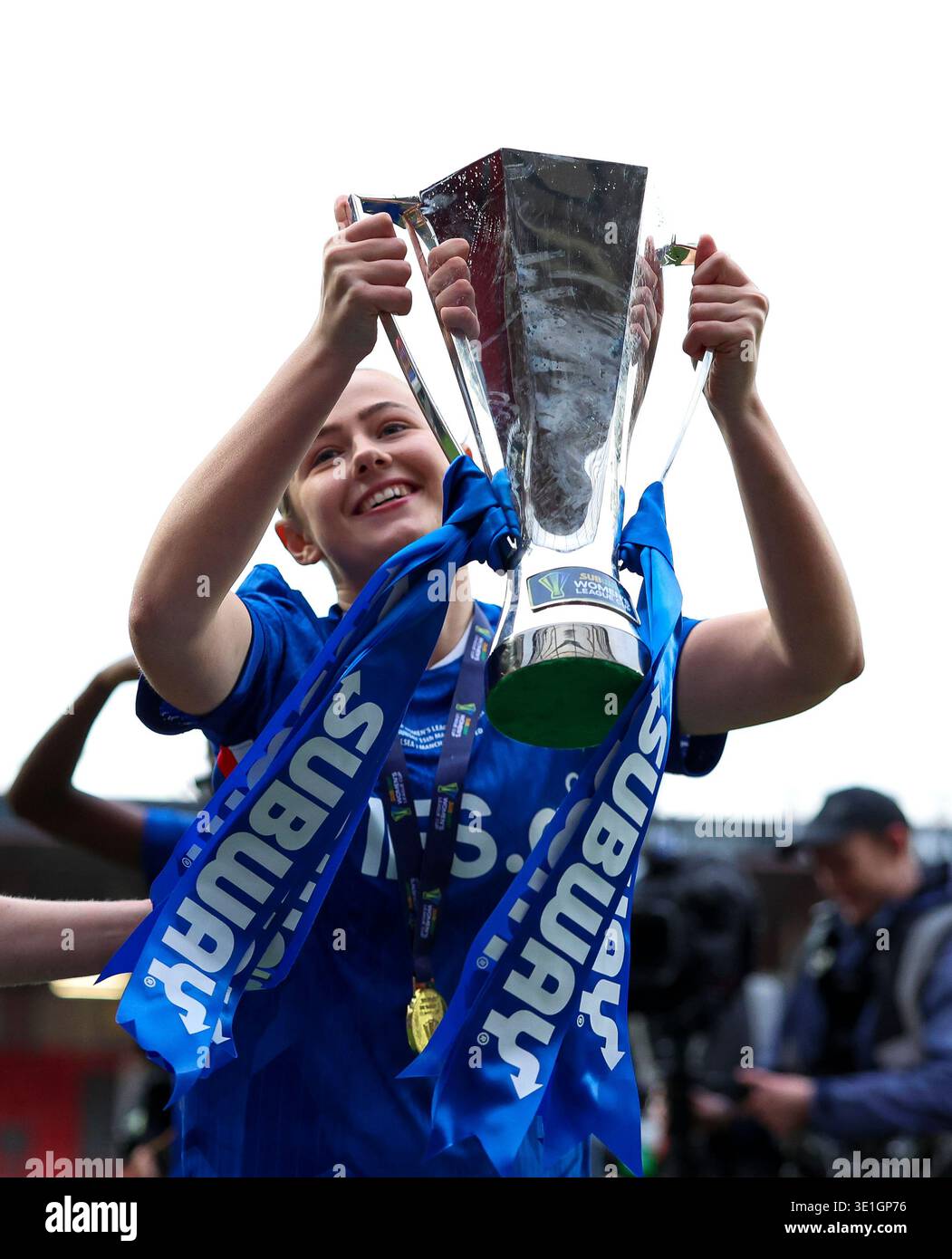Chelsea's Lexi Potter celebrates with the trophy after the Subway Women ...