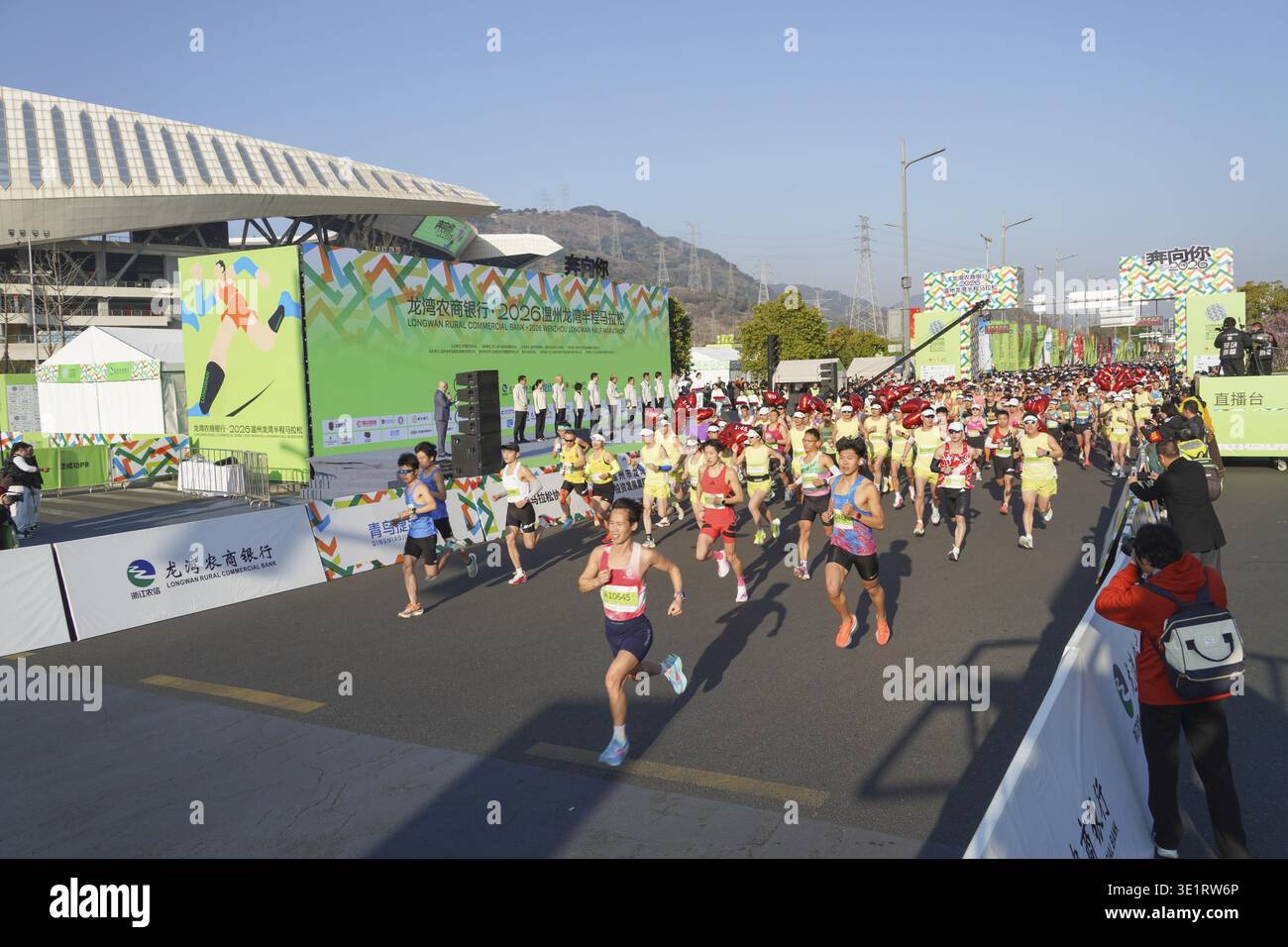 The 5th Wenzhou Longwan Half Marathon kicks off in Wenzhou City, east ...