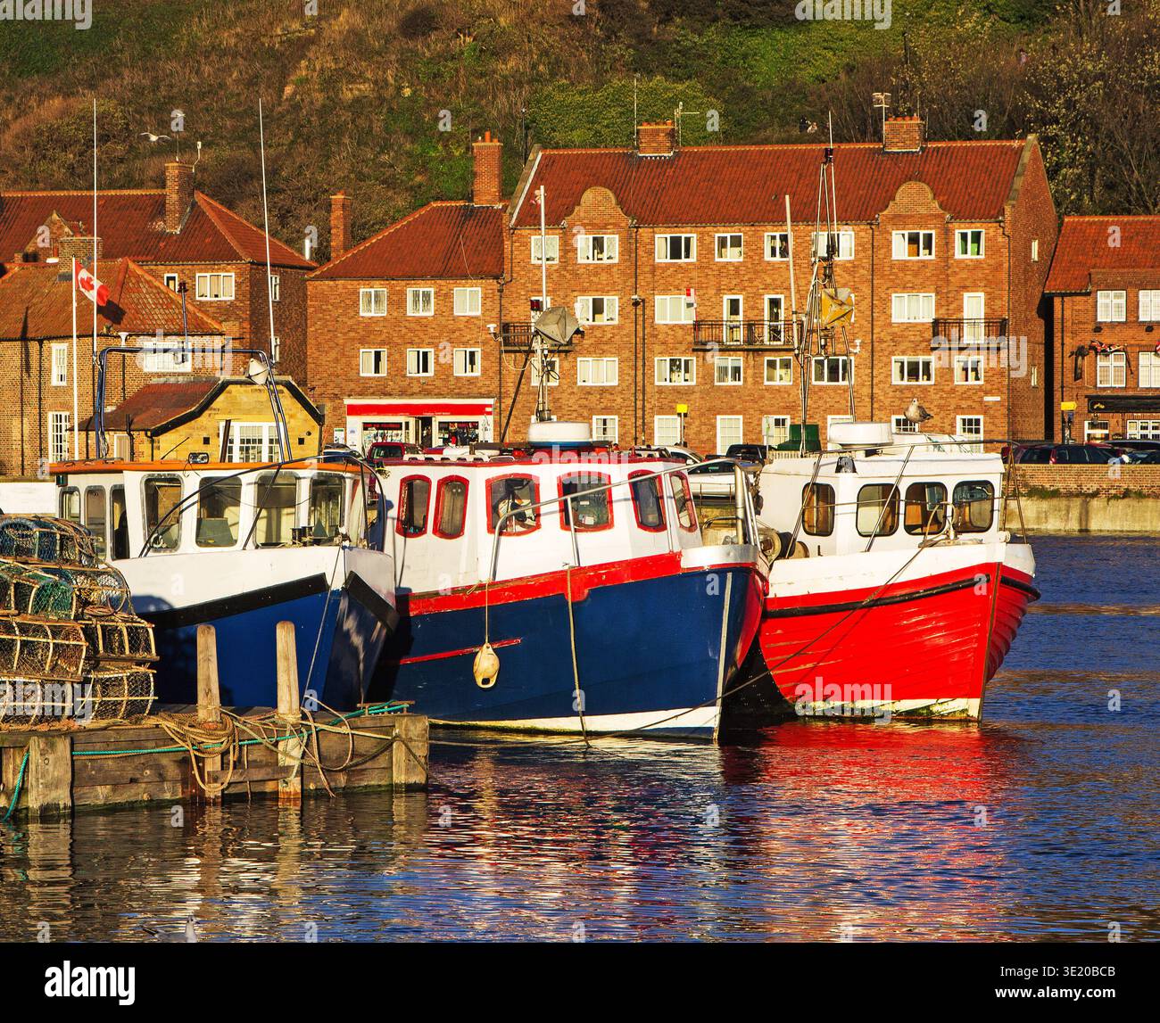 Boats docked modern marina hi-res stock photography and images - Alamy