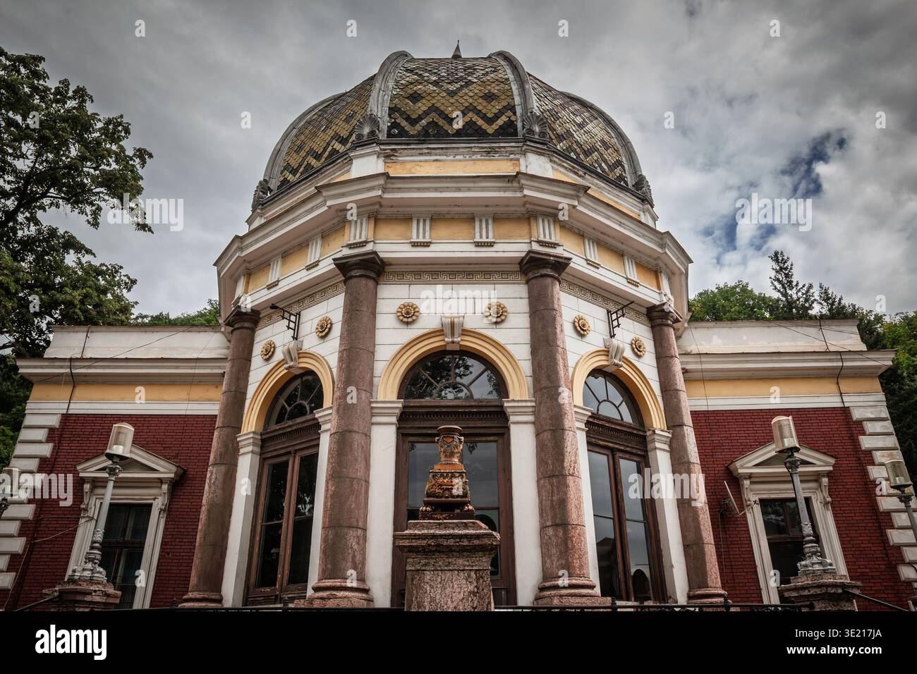 Gara de baile herculane hi-res stock photography and images - Alamy