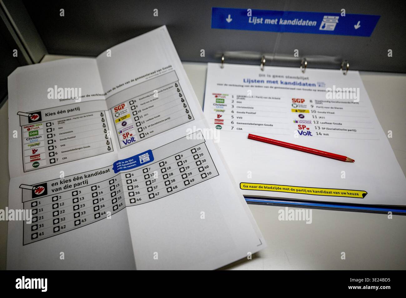 ILLUSTRATIVE - Voting with a small ballot paper during municipal ...