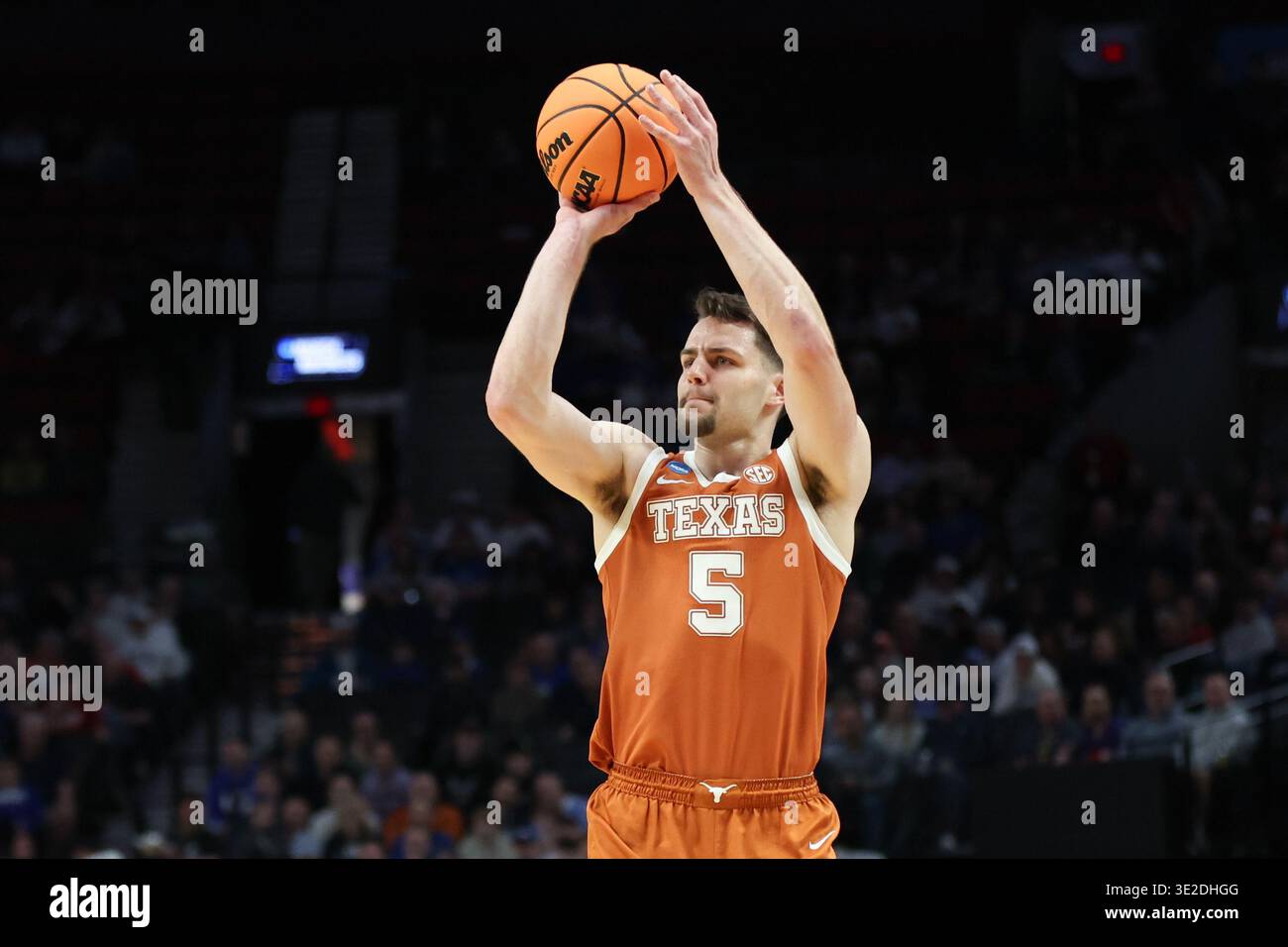Texas forward Camden Heide (5) shoots during the first half in the ...