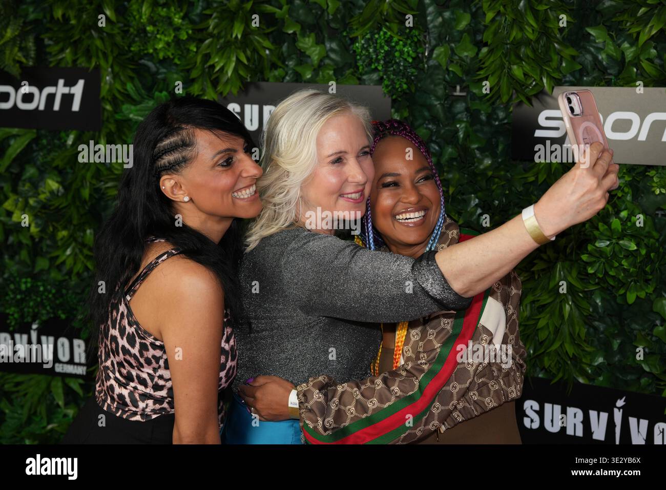Premiere von Survivor Germany Amira Mischewski, Lara Juliette Sanders ...