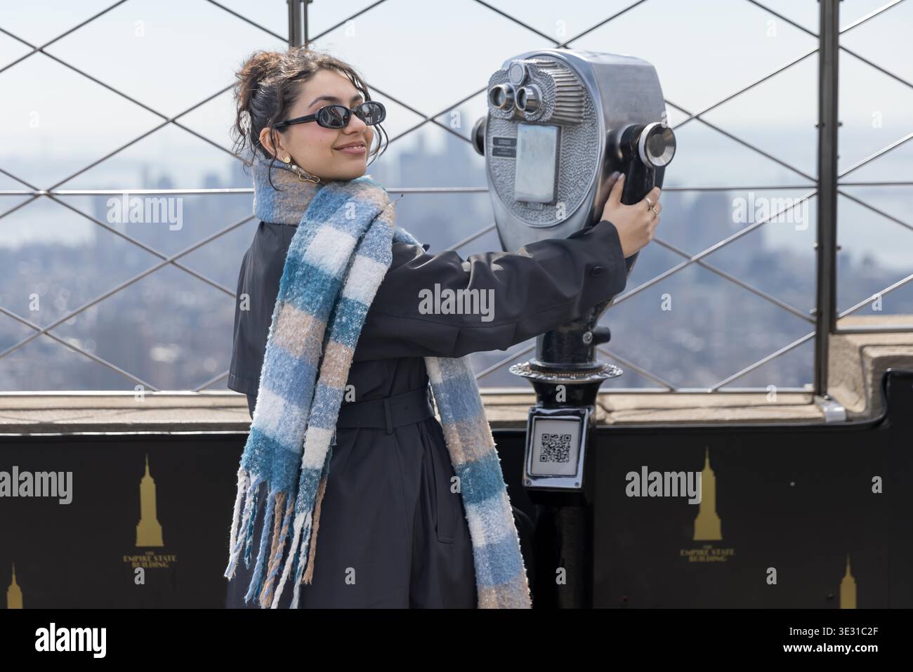 Alessia Cara Canadian singer-songwriter visit Empire State Building on ...