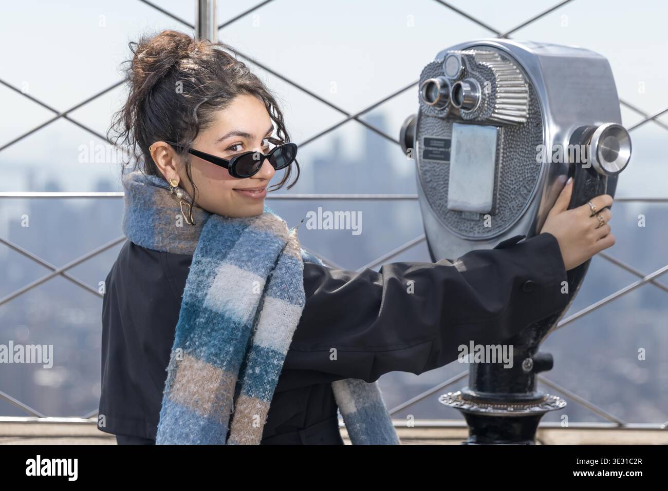 Alessia Cara Canadian singer-songwriter visit Empire State Building on ...
