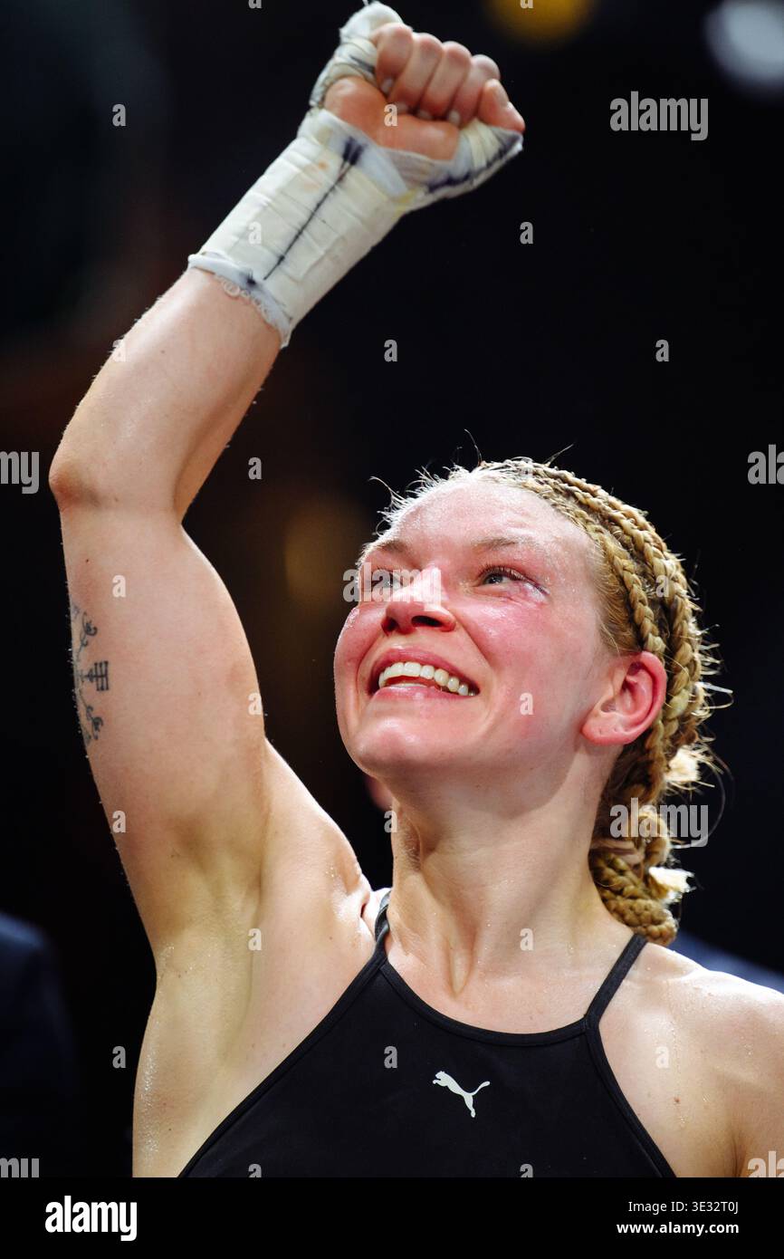 21 March 2026, Hamburg: Boxing: Featherweight, IBF, Meinke (Germany ...