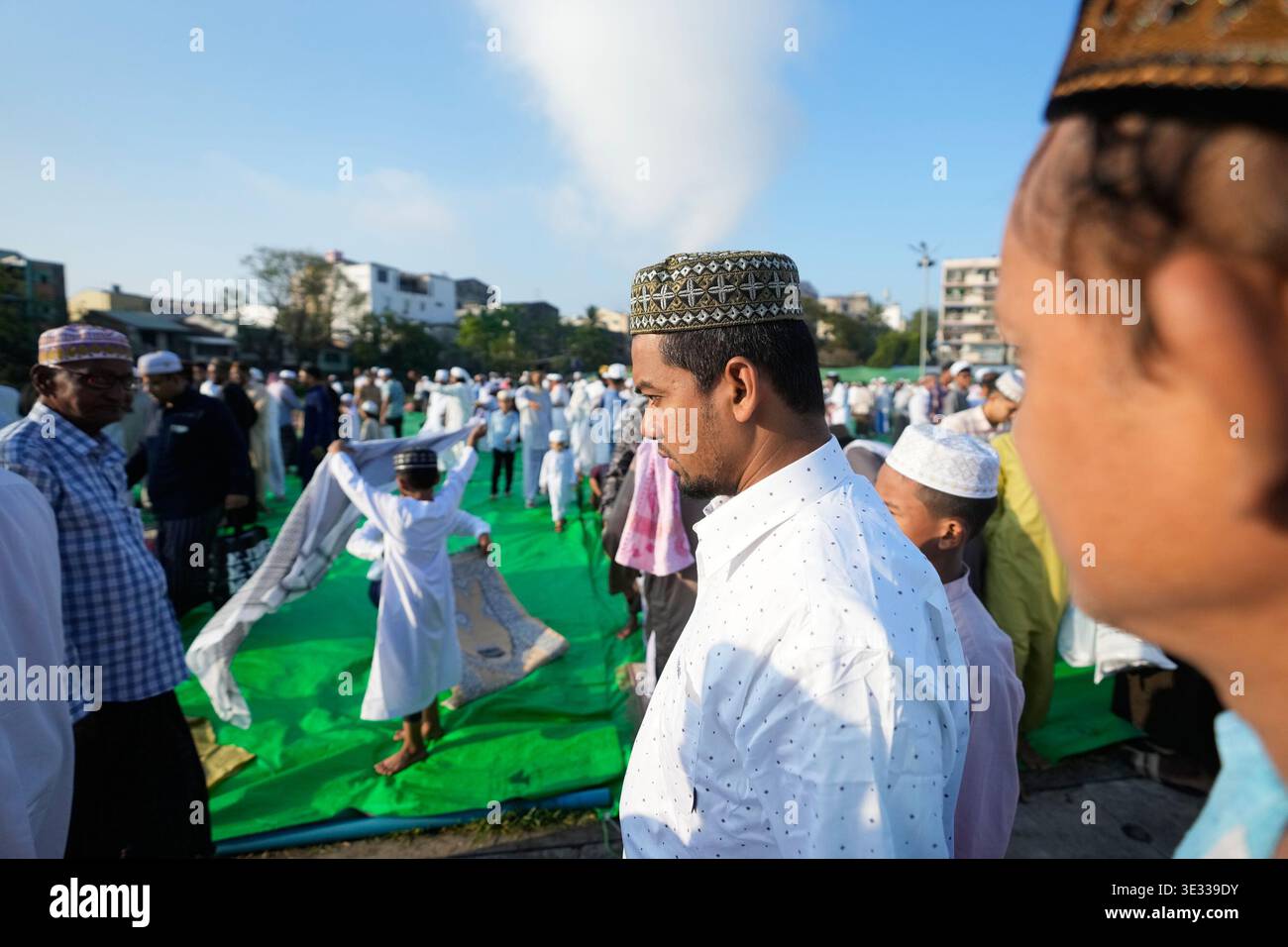 Myanmar Muslims gather for morning prayer to mark celebrations of Eid ...