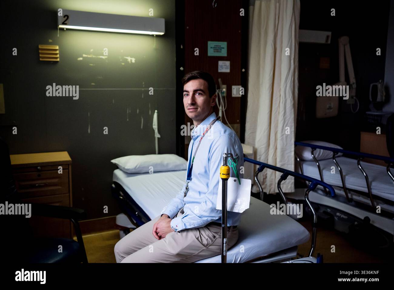 Le Dr Mathieu Surprenant pose pour une photo dans l'ancienne aile de l ...