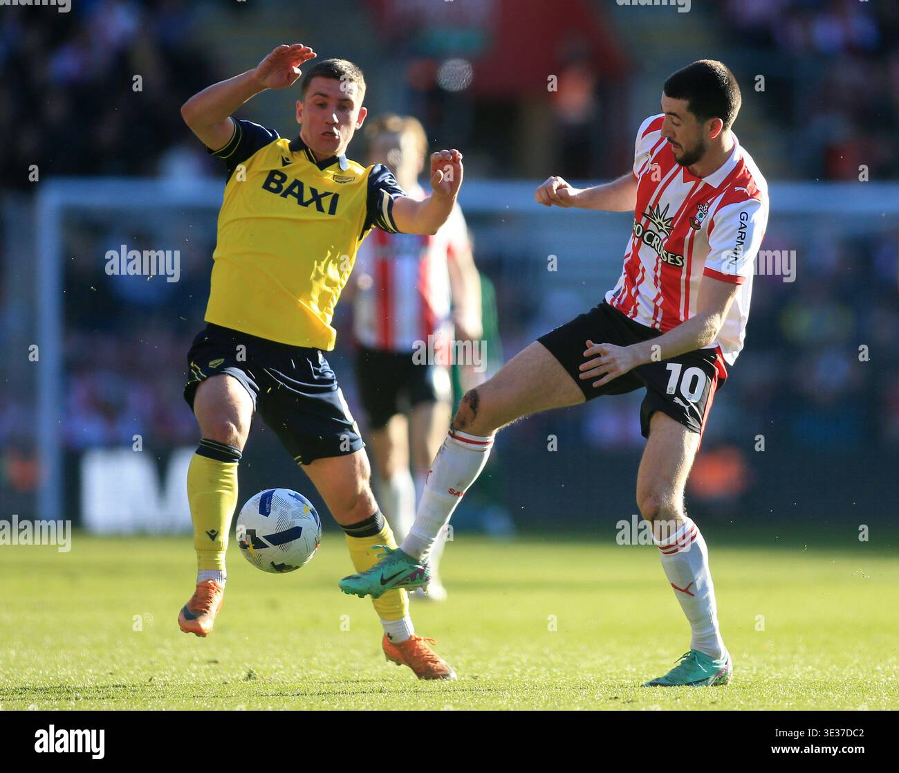 Oxford United's Cameron Brannagan (left) and Southampton's Finn Azaz ...