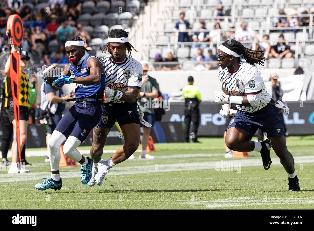 Shawn Theard Jr. (19) of Team USA runs with the ball during the ...