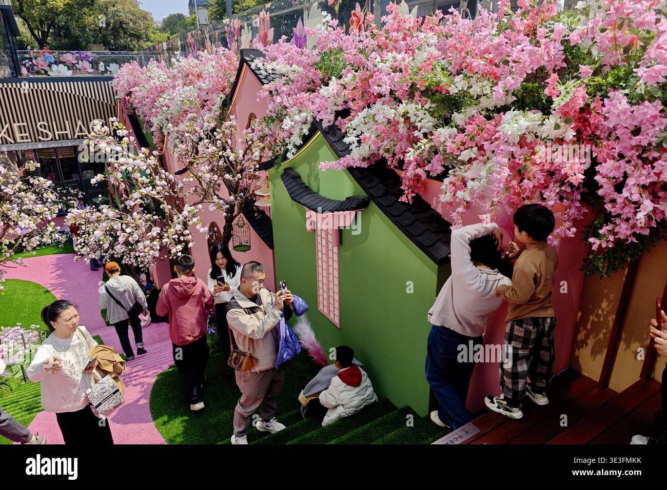 **CHINESE MAINLAND, HONG KONG, MACAU AND TAIWAN OUT**Visitors tour the ...