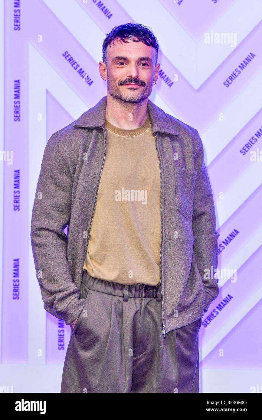 Jérôme Niel attends the premiere of "Anatomia de un instante" during ...