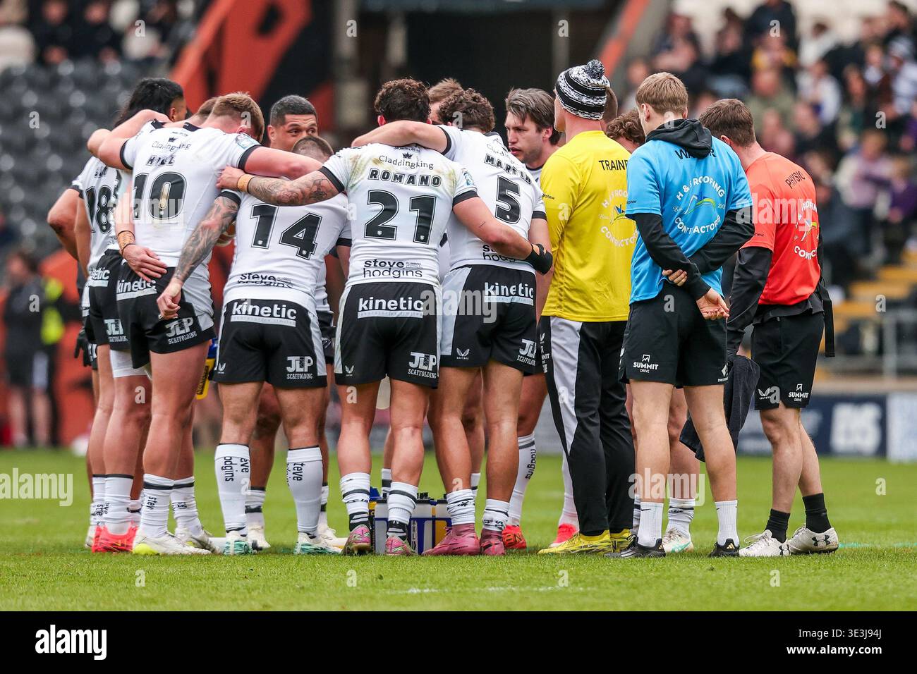 Hull FC team huddle during the Hull FC v Leeds Rhinos Betfred Super ...